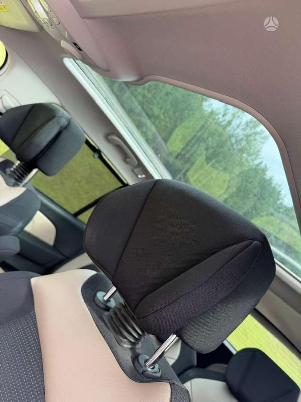 Balts Citroen Grand C4 Picasso 2016 Viļņa, ar dzinēja tilpumu 1.20 L un nobraukumu 180 tūkst. km par 5800 €, foto 11 vietnē AUTOMOTO.COM.LV
