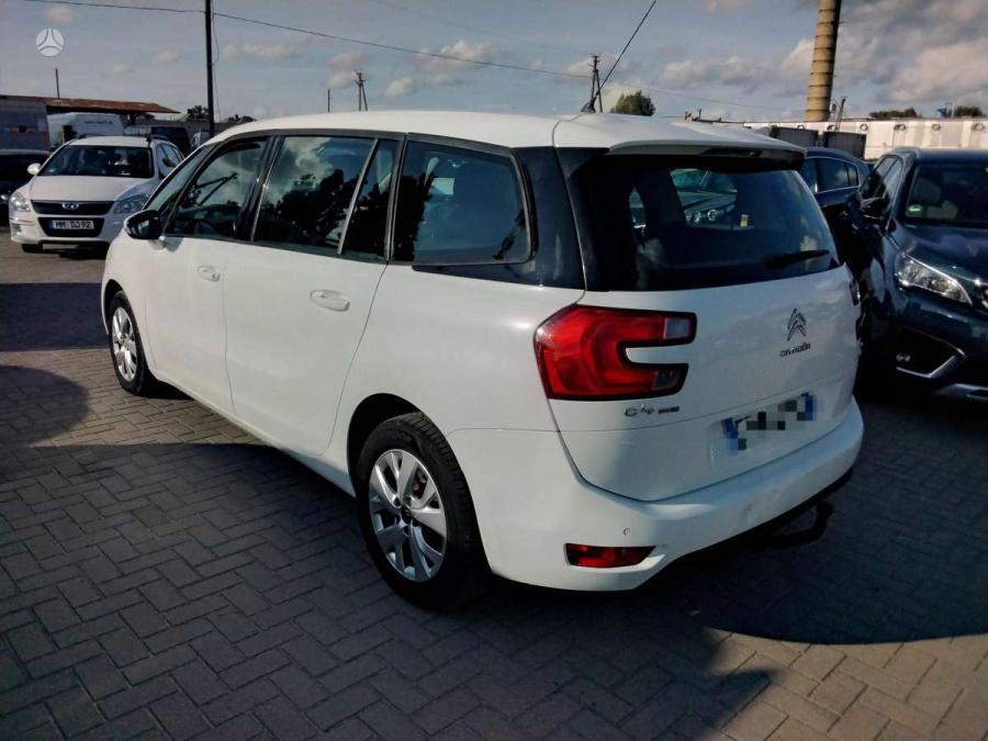 White Citroen Grand C4 Picasso 2016 in Taurage, with an engine capacity of 1.56 L and mileage of 228 thousand km for 4700 €, photo 4 on AUTOMOTO.COM.LV