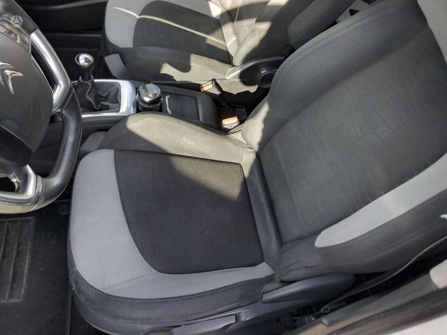 White Citroen Grand C4 Picasso 2016 in Taurage, with an engine capacity of 1.56 L and mileage of 228 thousand km for 4700 €, photo 8 on AUTOMOTO.COM.LV