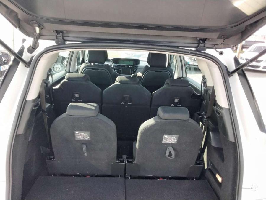White Citroen Grand C4 Picasso 2016 in Taurage, with an engine capacity of 1.56 L and mileage of 228 thousand km for 4700 €, photo 11 on AUTOMOTO.COM.LV
