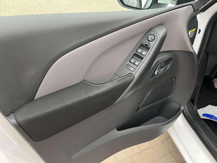 Balts Citroen Grand C4 Picasso 2016 Tauragė, ar dzinēja tilpumu 1.56 L un nobraukumu 243 tūkst. km par 3800 €, foto 21 vietnē AUTOMOTO.COM.LV