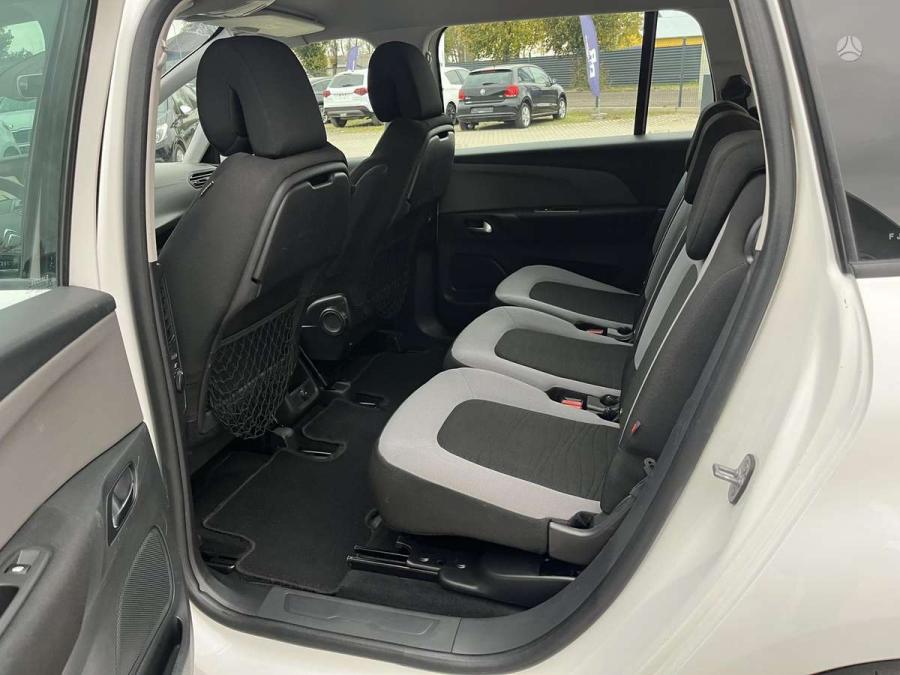 Balts Citroen Grand C4 Picasso 2016 Tauragė, ar dzinēja tilpumu 1.56 L un nobraukumu 243 tūkst. km par 3800 €, foto 25 vietnē AUTOMOTO.COM.LV