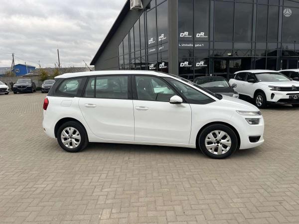 White Citroen Grand C4 Picasso 2016 in Taurage, with an engine capacity of 1.56 L and mileage of 243 thousand km for 3800 €, photo 6 on AUTOMOTO.COM.LV