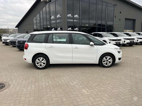 White Citroen Grand C4 Picasso 2016 in Taurage, with an engine capacity of 1.56 L and mileage of 243 thousand km for 3800 €, photo 7 on AUTOMOTO.COM.LV