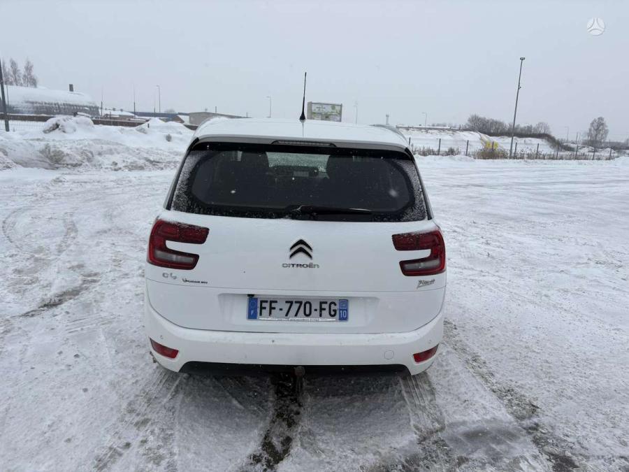 White Citroen Grand C4 Picasso 2017 in Taurage, with an engine capacity of 1.56 L and mileage of 259 thousand km for 5900 €, photo 4 on AUTOMOTO.COM.LV