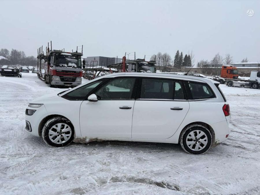 White Citroen Grand C4 Picasso 2017 in Taurage, with an engine capacity of 1.56 L and mileage of 259 thousand km for 5900 €, photo 6 on AUTOMOTO.COM.LV
