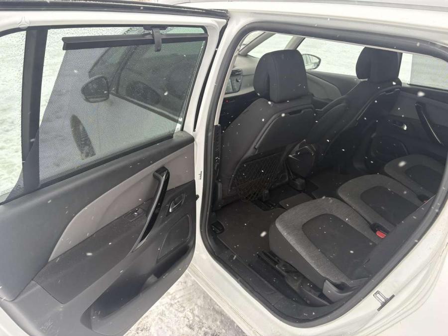 White Citroen Grand C4 Picasso 2017 in Taurage, with an engine capacity of 1.56 L and mileage of 259 thousand km for 5900 €, photo 13 on AUTOMOTO.COM.LV