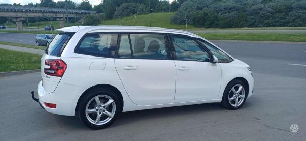 White Citroen Grand C4 Picasso 2017 in Kaunas, with an engine capacity of 1.56 L and mileage of 229 thousand km for 6550 €, photo 4 on AUTOMOTO.COM.LV