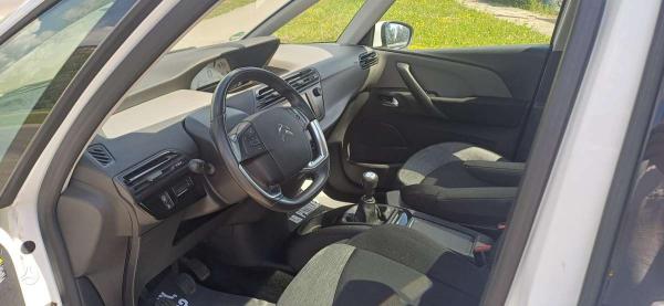 White Citroen Grand C4 Picasso 2017 in Kaunas, with an engine capacity of 1.56 L and mileage of 229 thousand km for 6550 €, photo 8 on AUTOMOTO.COM.LV