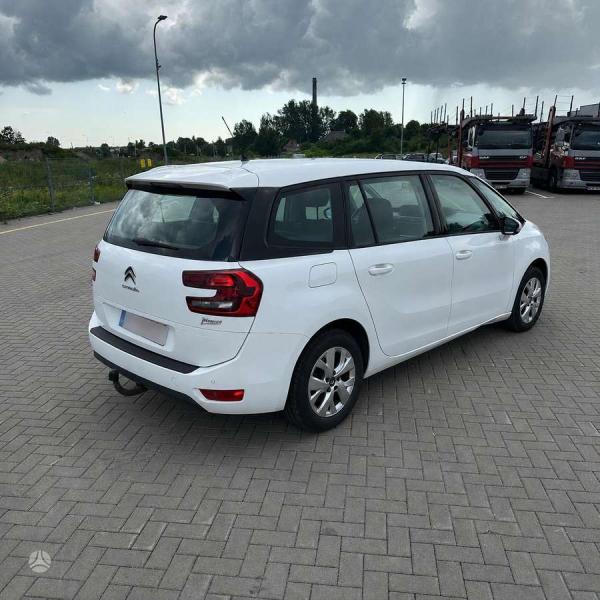 White Citroen Grand C4 Picasso 2017 in Taurage, with an engine capacity of 1.56 L and mileage of 191 thousand km for 5990 €, photo 6 on AUTOMOTO.COM.LV
