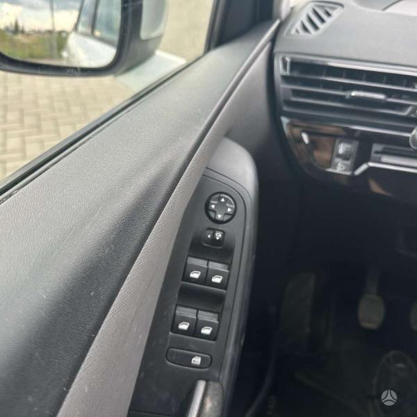 Balts Citroen Grand C4 Picasso 2017 Tauragė, ar dzinēja tilpumu 1.56 L un nobraukumu 191 tūkst. km par 4900 €, foto 10 vietnē AUTOMOTO.COM.LV