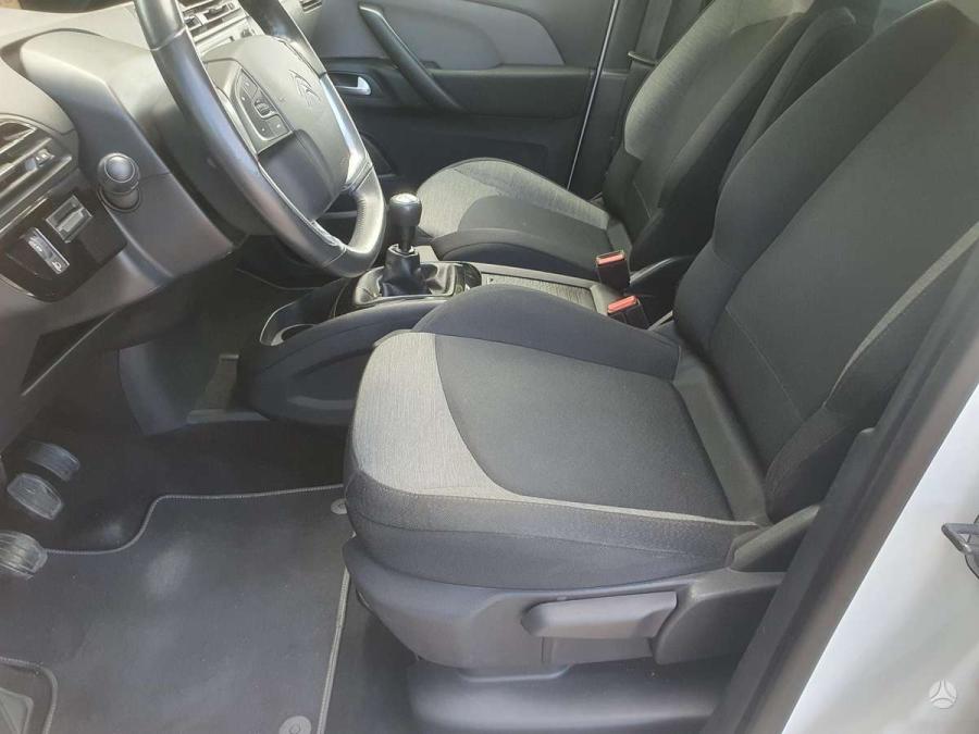 Balts Citroen Grand C4 Picasso 2017 Tauragė, ar dzinēja tilpumu 1.60 L un nobraukumu 120 tūkst. km par 6500 €, foto 32 vietnē AUTOMOTO.COM.LV