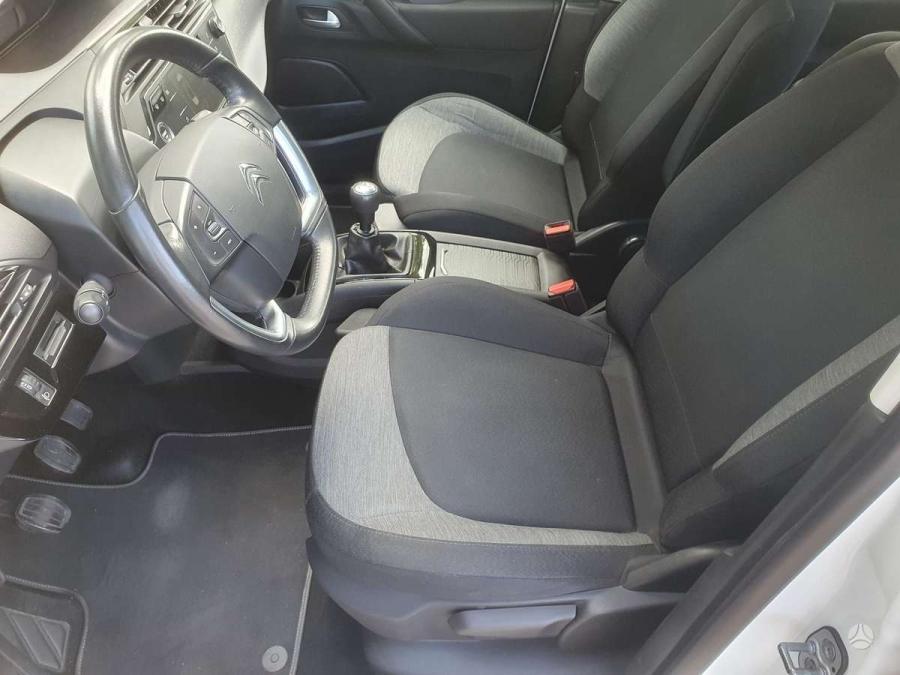 Balts Citroen Grand C4 Picasso 2017 Tauragė, ar dzinēja tilpumu 1.60 L un nobraukumu 120 tūkst. km par 6500 €, foto 34 vietnē AUTOMOTO.COM.LV