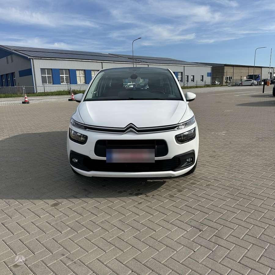 White Citroen Grand C4 Picasso 2017 in Taurage, with an engine capacity of 1.56 L and mileage of 191 thousand km for 5200 €, photo 1 on AUTOMOTO.COM.LV