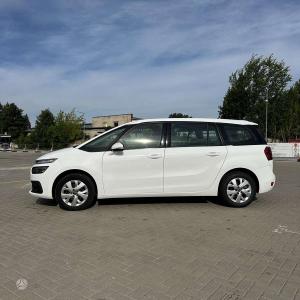 White Citroen Grand C4 Picasso 2017 in Taurage, with an engine capacity of 1.56 L and mileage of 191 thousand km for 5200 €, photo 4 on AUTOMOTO.COM.LV
