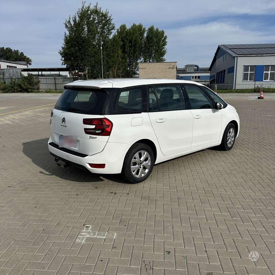 White Citroen Grand C4 Picasso 2017 in Taurage, with an engine capacity of 1.56 L and mileage of 191 thousand km for 5200 €, photo 7 on AUTOMOTO.COM.LV
