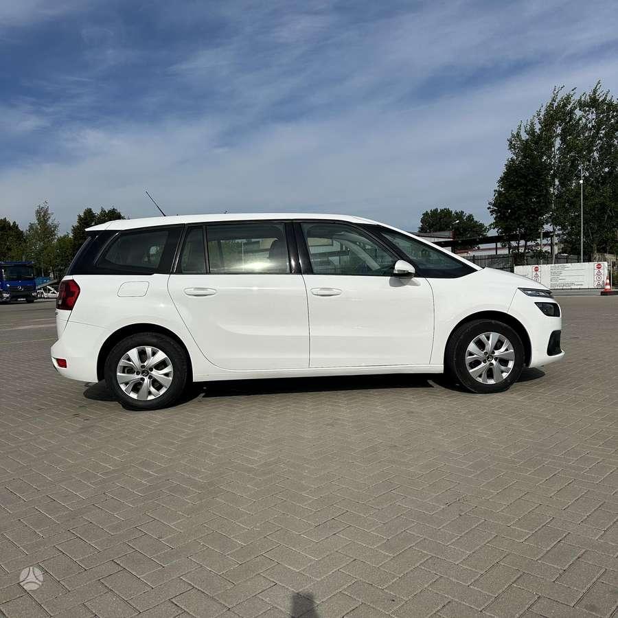 White Citroen Grand C4 Picasso 2017 in Taurage, with an engine capacity of 1.56 L and mileage of 191 thousand km for 5200 €, photo 8 on AUTOMOTO.COM.LV