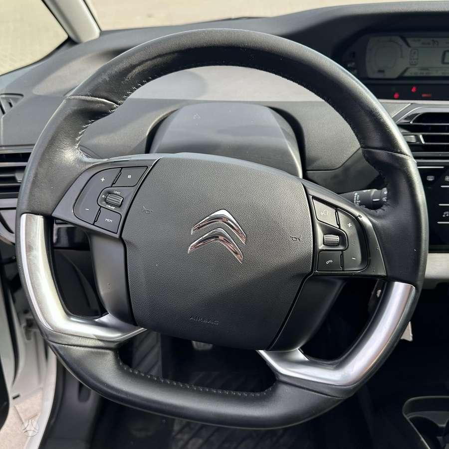 White Citroen Grand C4 Picasso 2017 in Taurage, with an engine capacity of 1.56 L and mileage of 191 thousand km for 5200 €, photo 10 on AUTOMOTO.COM.LV