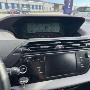 White Citroen Grand C4 Picasso 2017 in Taurage, with an engine capacity of 1.56 L and mileage of 191 thousand km for 5200 €, photo 11 on AUTOMOTO.COM.LV
