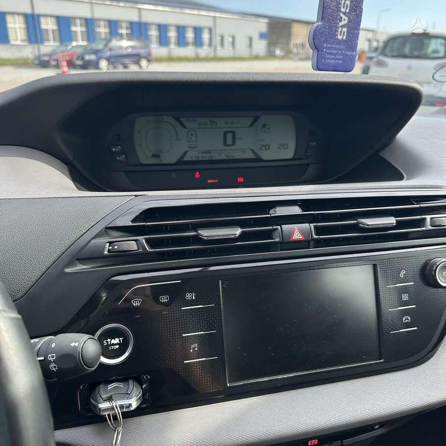 White Citroen Grand C4 Picasso 2017 in Taurage, with an engine capacity of 1.56 L and mileage of 191 thousand km for 5200 €, photo 11 on AUTOMOTO.COM.LV