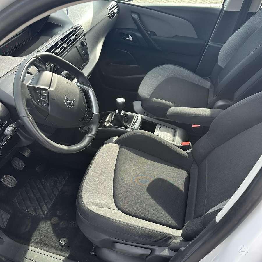 White Citroen Grand C4 Picasso 2017 in Taurage, with an engine capacity of 1.56 L and mileage of 191 thousand km for 5200 €, photo 14 on AUTOMOTO.COM.LV