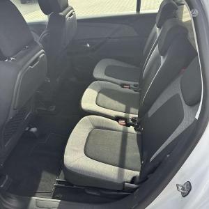 White Citroen Grand C4 Picasso 2017 in Taurage, with an engine capacity of 1.56 L and mileage of 191 thousand km for 5200 €, photo 15 on AUTOMOTO.COM.LV