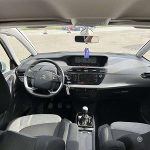 White Citroen Grand C4 Picasso 2017 in Taurage, with an engine capacity of 1.56 L and mileage of 191 thousand km for 5200 €, photo 16 on AUTOMOTO.COM.LV