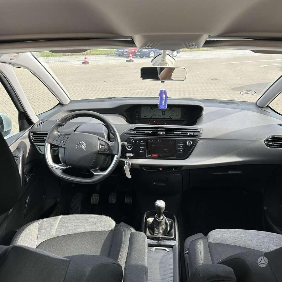 White Citroen Grand C4 Picasso 2017 in Taurage, with an engine capacity of 1.56 L and mileage of 191 thousand km for 5200 €, photo 16 on AUTOMOTO.COM.LV