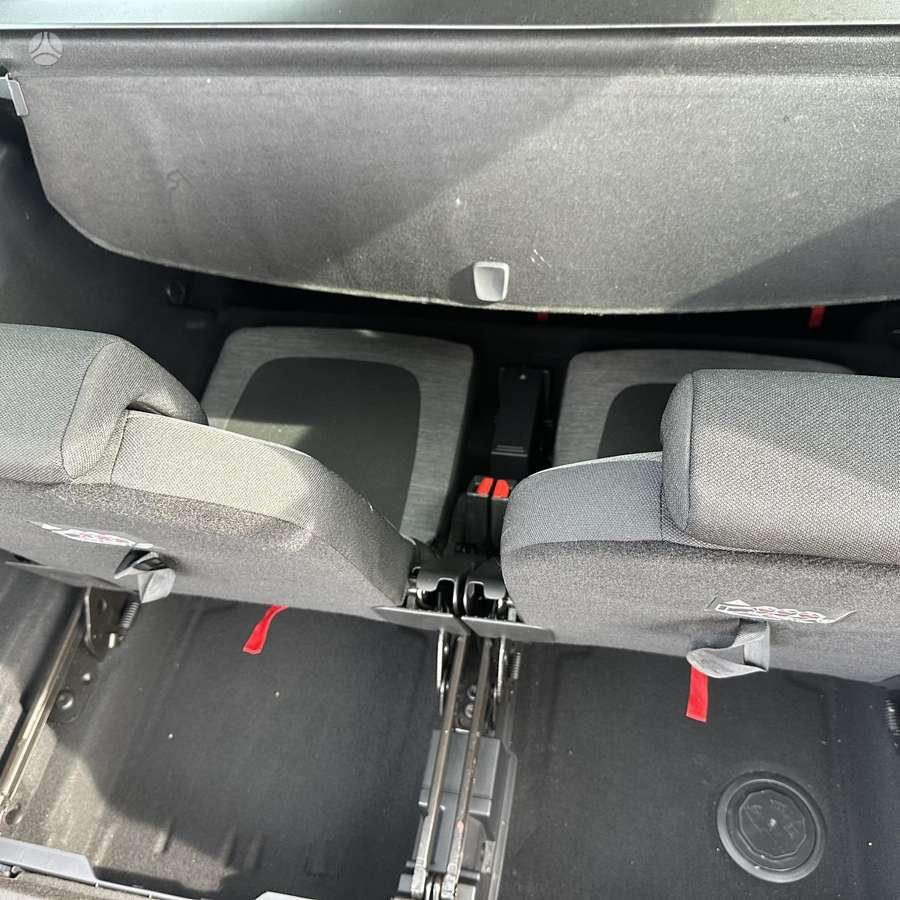 White Citroen Grand C4 Picasso 2017 in Taurage, with an engine capacity of 1.56 L and mileage of 191 thousand km for 5200 €, photo 18 on AUTOMOTO.COM.LV