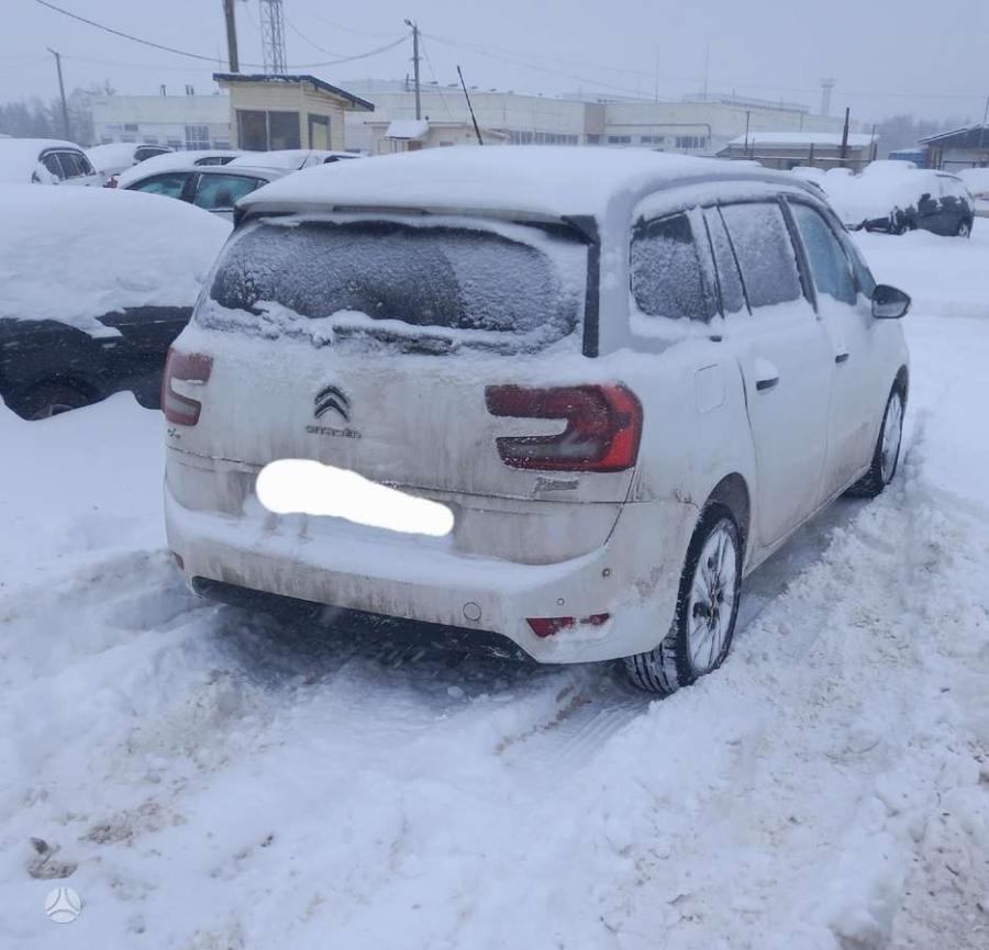 White Citroen Grand C4 Picasso 2018 in Panevezys, with an engine capacity of 1.56 L and mileage of 240 thousand km for 6850 €, photo 3 on AUTOMOTO.COM.LV
