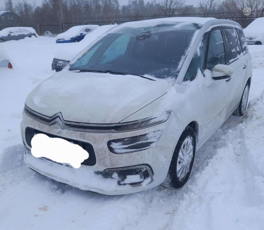 White Citroen Grand C4 Picasso 2018 in Panevezys, with an engine capacity of 1.56 L and mileage of 240 thousand km for 6850 €, photo 4 on AUTOMOTO.COM.LV