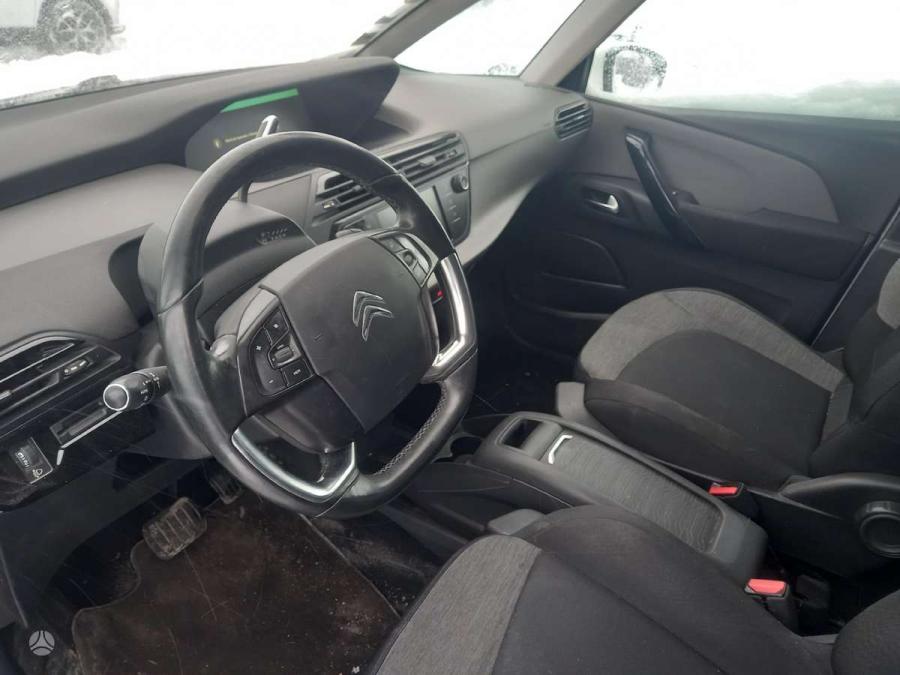 White Citroen Grand C4 Picasso 2018 in Panevezys, with an engine capacity of 1.56 L and mileage of 240 thousand km for 6850 €, photo 9 on AUTOMOTO.COM.LV