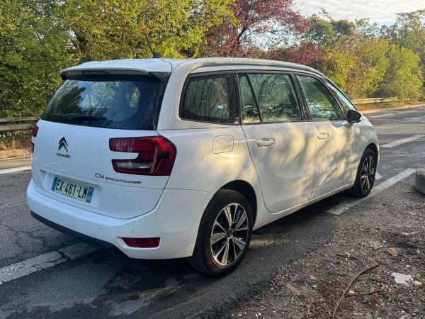 White Citroen Grand C4 Picasso 2018 in Taurage, with an engine capacity of 1.56 L and mileage of 195 thousand km for 6100 €, photo 4 on AUTOMOTO.COM.LV