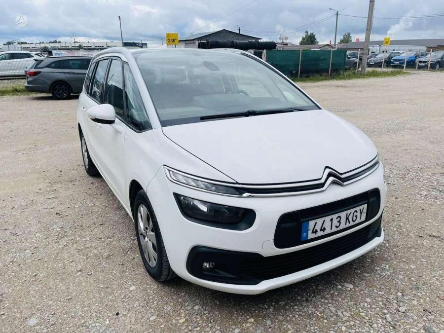 White Citroen Grand C4 Picasso 2018 in Vilnius, with an engine capacity of 1.56 L and mileage of 218 thousand km for 5300 €, photo 1 on AUTOMOTO.COM.LV