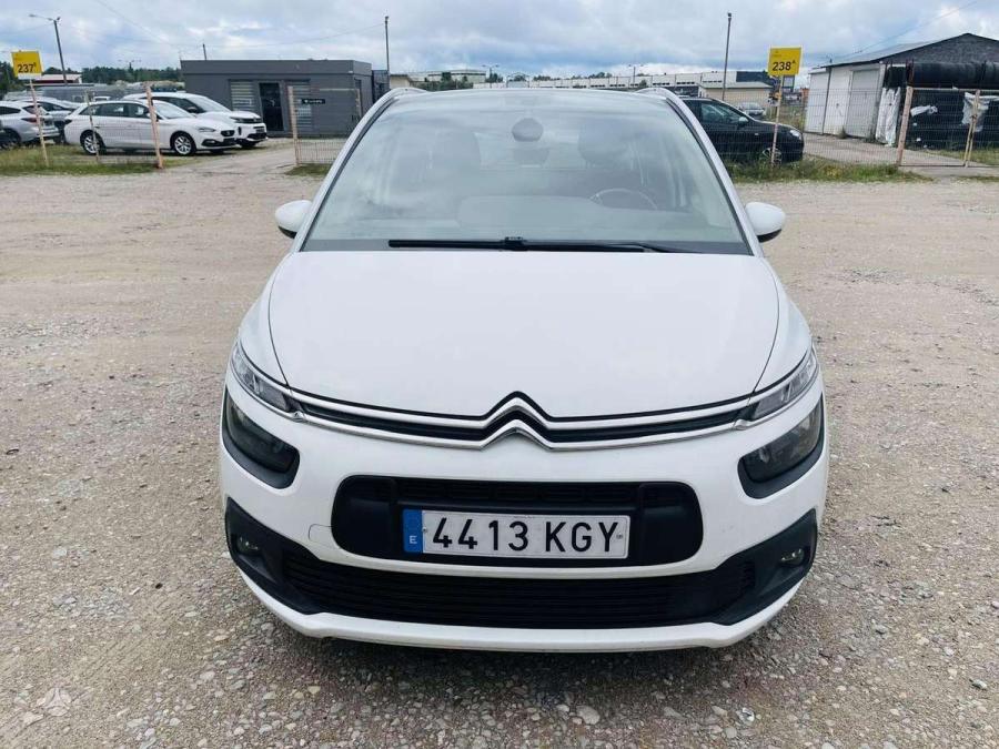 White Citroen Grand C4 Picasso 2018 in Vilnius, with an engine capacity of 1.56 L and mileage of 218 thousand km for 5300 €, photo 3 on AUTOMOTO.COM.LV