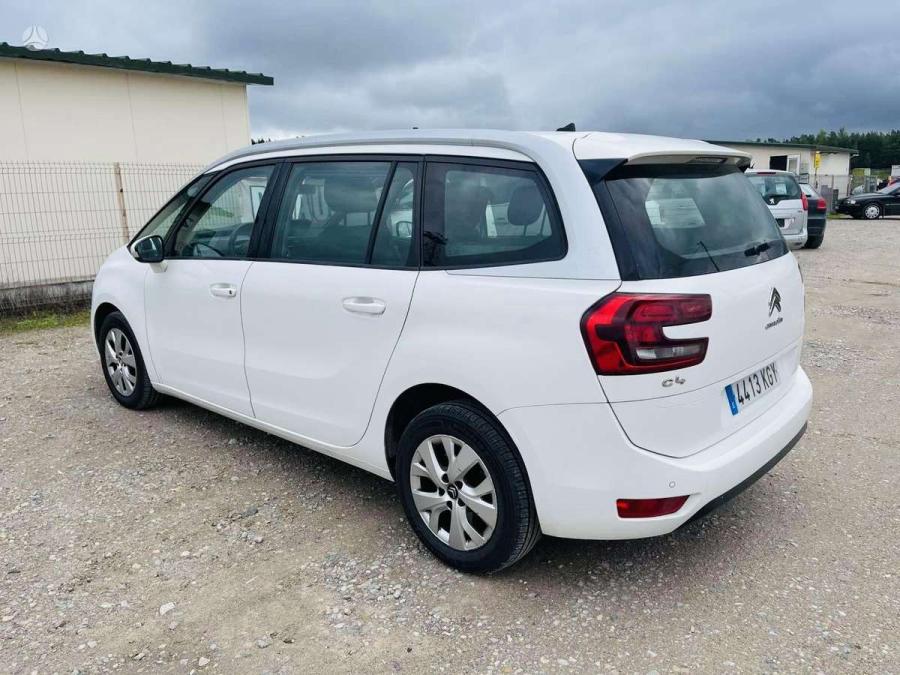 White Citroen Grand C4 Picasso 2018 in Vilnius, with an engine capacity of 1.56 L and mileage of 218 thousand km for 5300 €, photo 7 on AUTOMOTO.COM.LV
