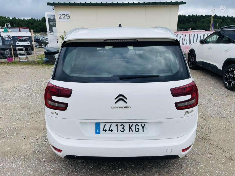 White Citroen Grand C4 Picasso 2018 in Vilnius, with an engine capacity of 1.56 L and mileage of 218 thousand km for 5300 €, photo 8 on AUTOMOTO.COM.LV