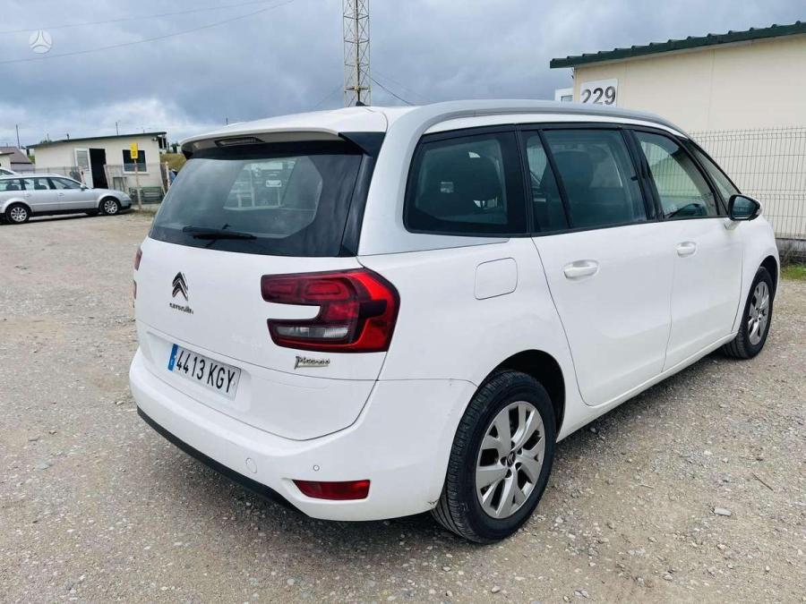 White Citroen Grand C4 Picasso 2018 in Vilnius, with an engine capacity of 1.56 L and mileage of 218 thousand km for 5300 €, photo 10 on AUTOMOTO.COM.LV