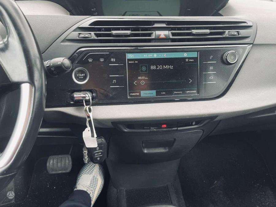 White Citroen Grand C4 Picasso 2018 in Vilnius, with an engine capacity of 1.56 L and mileage of 218 thousand km for 5300 €, photo 15 on AUTOMOTO.COM.LV