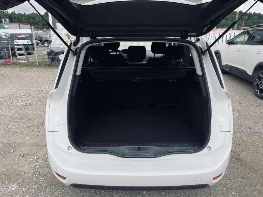 White Citroen Grand C4 Picasso 2018 in Vilnius, with an engine capacity of 1.56 L and mileage of 218 thousand km for 5300 €, photo 18 on AUTOMOTO.COM.LV