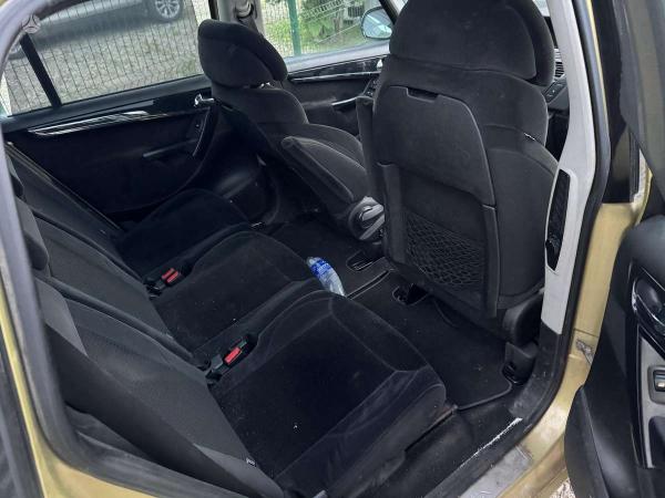 Yellow Citroen Grand C4 Picasso 2009 in Moletai, with an engine capacity of 2.00 L and mileage of 333 thousand km for 430 €, photo 9 on AUTOMOTO.COM.LV
