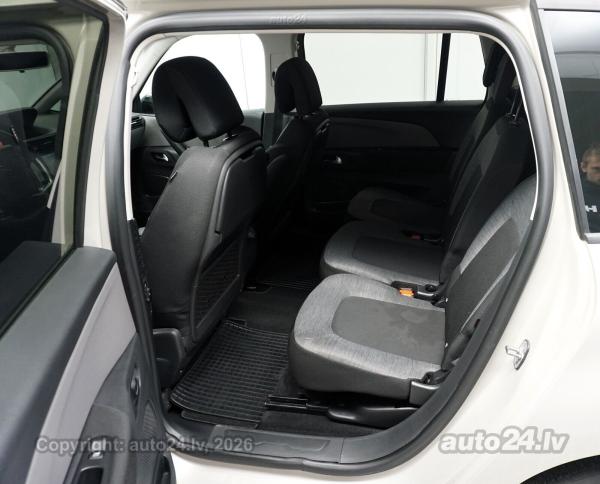 Citroen Grand C4 SpaceToure 2022 Tallina vietnē Smilšu krāsa Citroen Grand C4 SpaceToure 2022 Tallina, ar dzinēja tilpumu 1.20 L un nobraukumu 70 tūkst. km par 13900 €, foto 9 vietnē AUTOMOTO.COM.LV