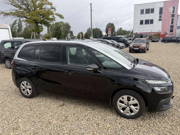 Melns Citroen Grand C4 SpaceToure 2018 Tauragė, ar dzinēja tilpumu 1.56 L un nobraukumu 200 tūkst. km par 6500 €, foto 5 vietnē AUTOMOTO.COM.LV
