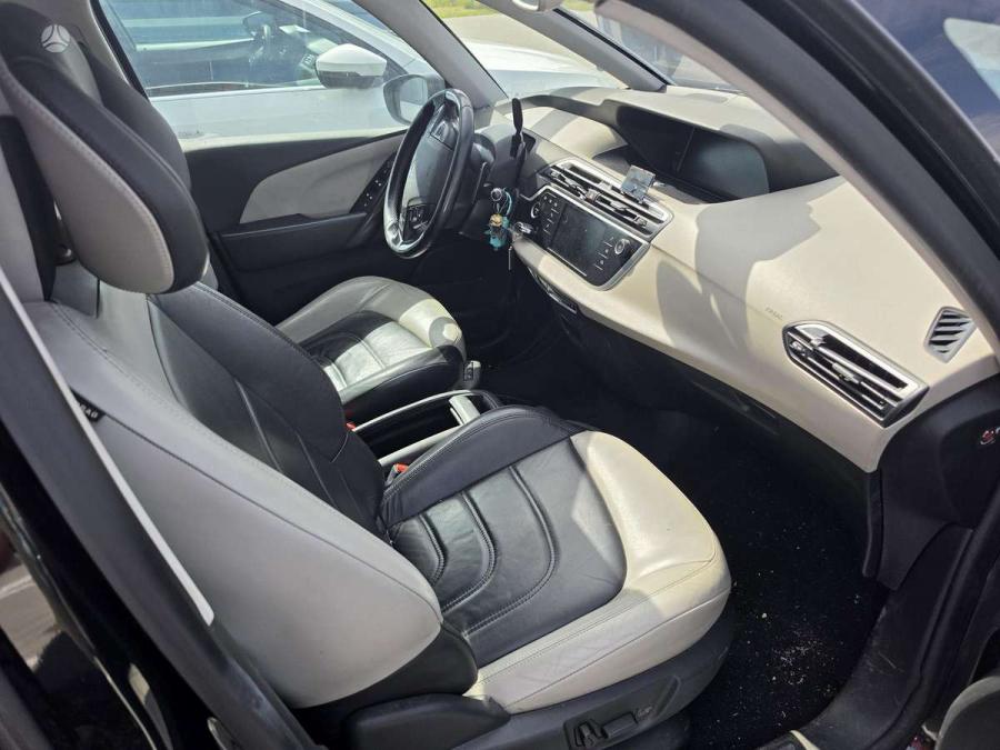 Melns Citroen Grand C4 SpaceToure 2020 Tauragė, ar dzinēja tilpumu 2.00 L un nobraukumu 400 tūkst. km par 4200 €, foto 6 vietnē AUTOMOTO.COM.LV