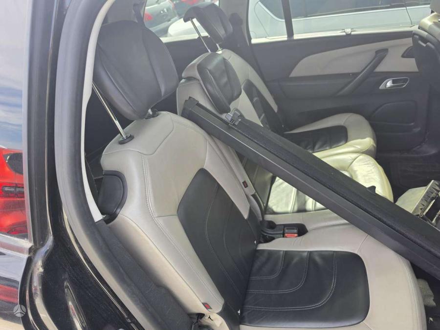 Melns Citroen Grand C4 SpaceToure 2020 Tauragė, ar dzinēja tilpumu 2.00 L un nobraukumu 400 tūkst. km par 4200 €, foto 8 vietnē AUTOMOTO.COM.LV