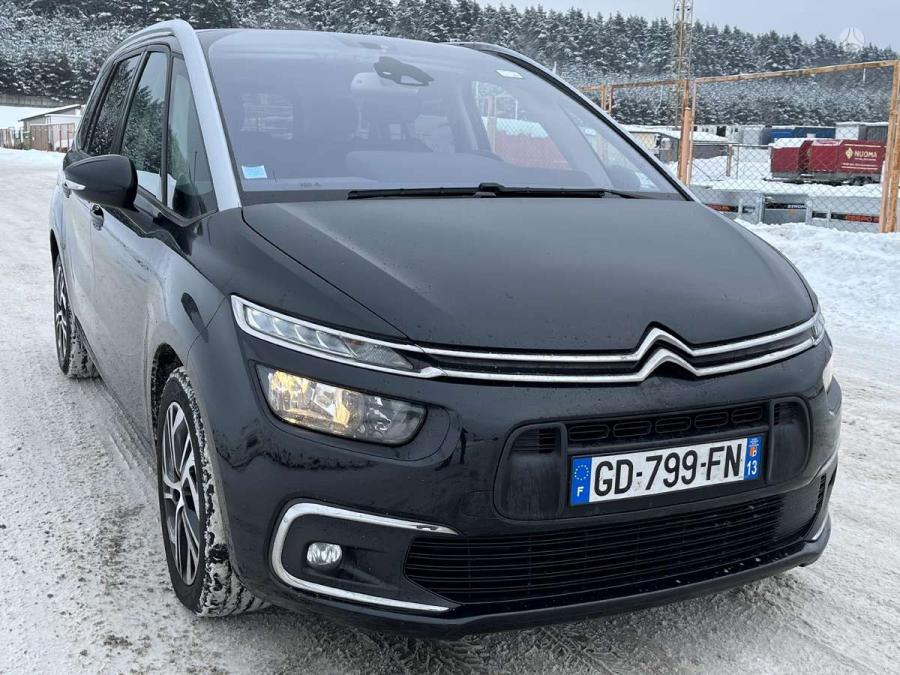 Melns Citroen Grand C4 SpaceToure 2021 Viļņa, ar dzinēja tilpumu 1.50 L un nobraukumu 179 tūkst. km par 10769 €, foto 2 vietnē AUTOMOTO.COM.LV