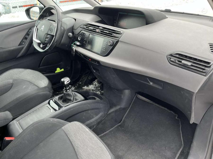 Melns Citroen Grand C4 SpaceToure 2021 Viļņa, ar dzinēja tilpumu 1.50 L un nobraukumu 179 tūkst. km par 10769 €, foto 8 vietnē AUTOMOTO.COM.LV