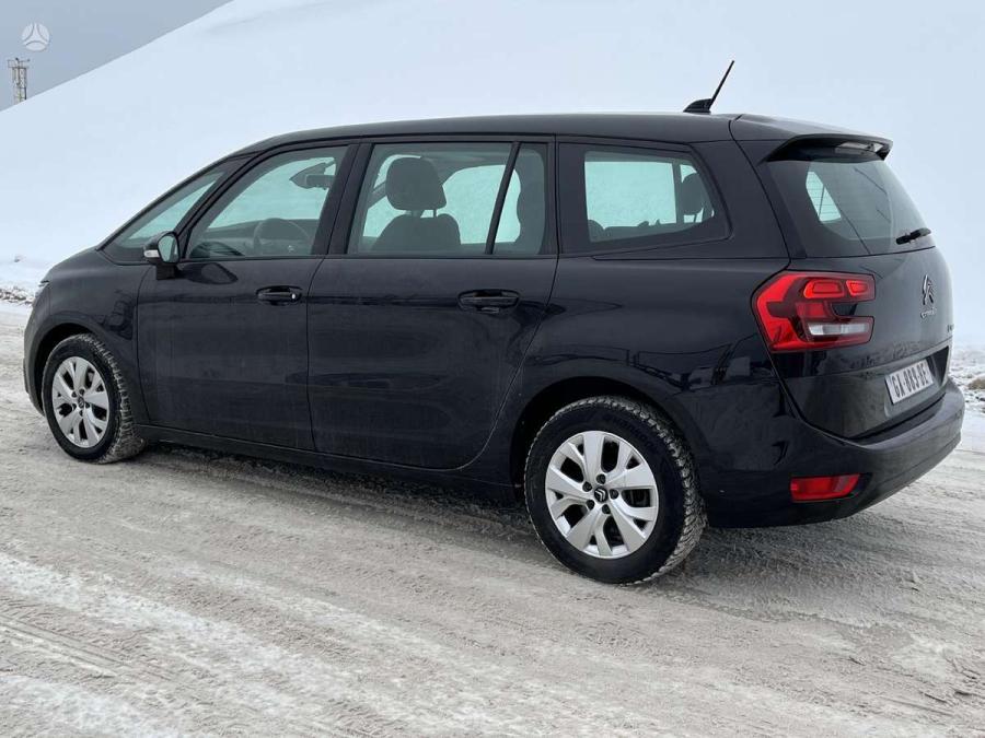 Melns Citroen Grand C4 SpaceToure 2021 Viļņa, ar dzinēja tilpumu 1.50 L un nobraukumu 167 tūkst. km par 10648 €, foto 4 vietnē AUTOMOTO.COM.LV