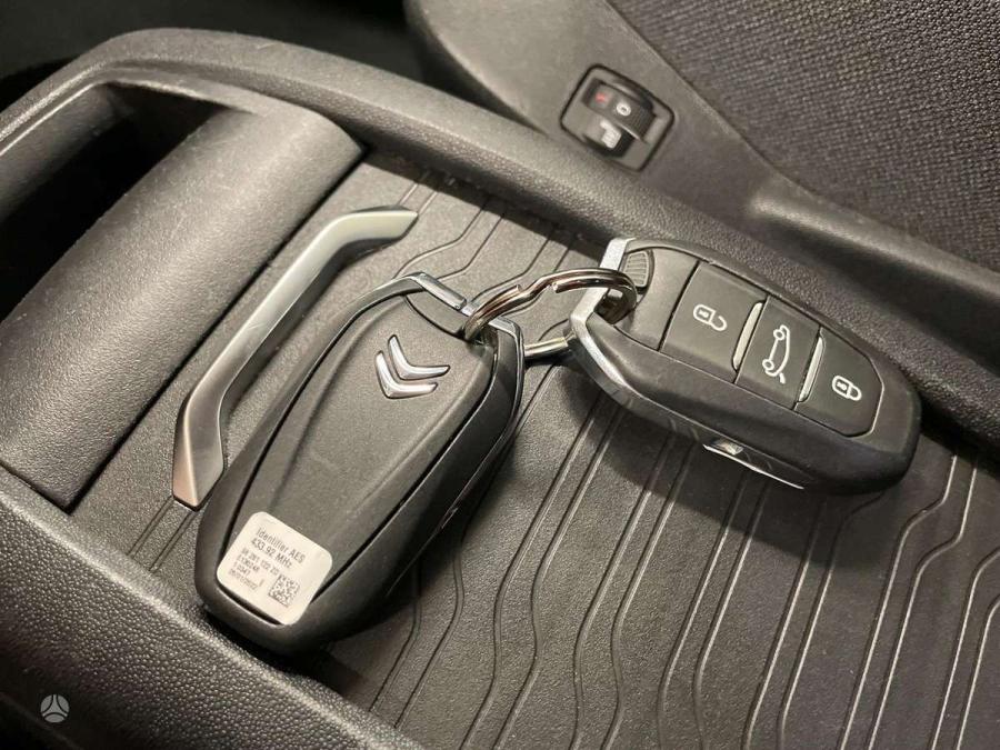 Melns Citroen Grand C4 SpaceToure 2022 Marijampole, ar dzinēja tilpumu 1.50 L un nobraukumu 172 tūkst. km par 14508 €, foto 14 vietnē AUTOMOTO.COM.LV