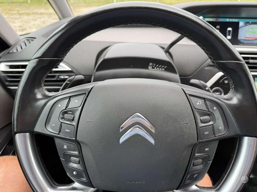 Black Citroen Grand C4 SpaceToure 2022 in Marijampole, with an engine capacity of 1.50 L and mileage of 199 thousand km for 11750 €, photo 11 on AUTOMOTO.COM.LV